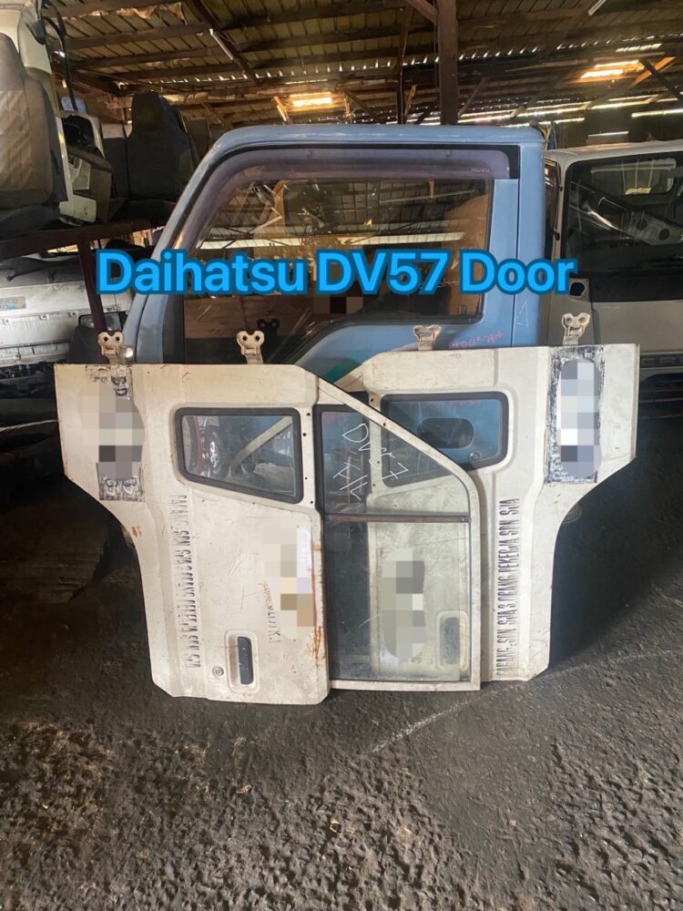 Daihatsu Delta DV57 Door - LORRY SPARE PARTS HALFCUT ENGINE GEARBOX ...